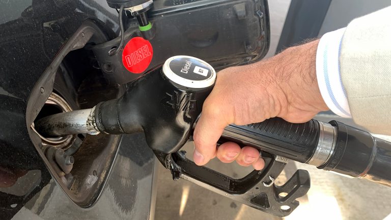 How to Know if You Overfill Your Gas Tank - Upgraded Vehicle